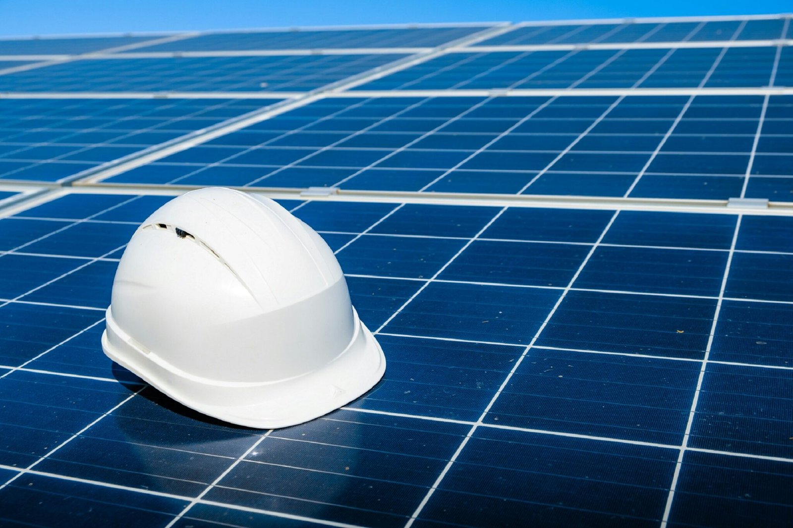 Top 4 Benefits of PV Solar Panels for Homeowners | Pinnacle Exteriors